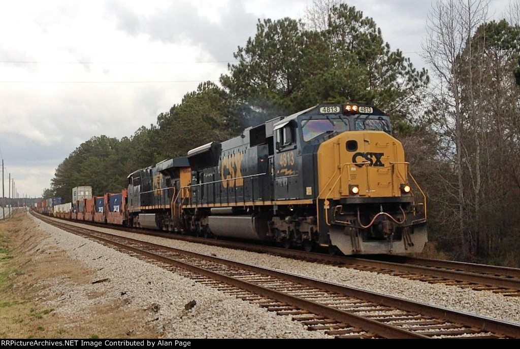 CSX 4813 leads 5206 SB